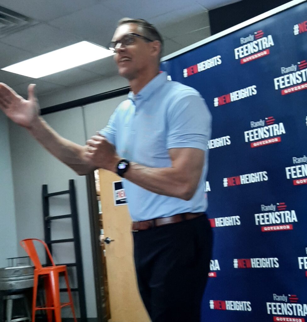 FEENSTRA TALKS ABOUT IOWA ISSUES IN SGT. BLUFF CAMPAIGN STOP - KSCJ 1360